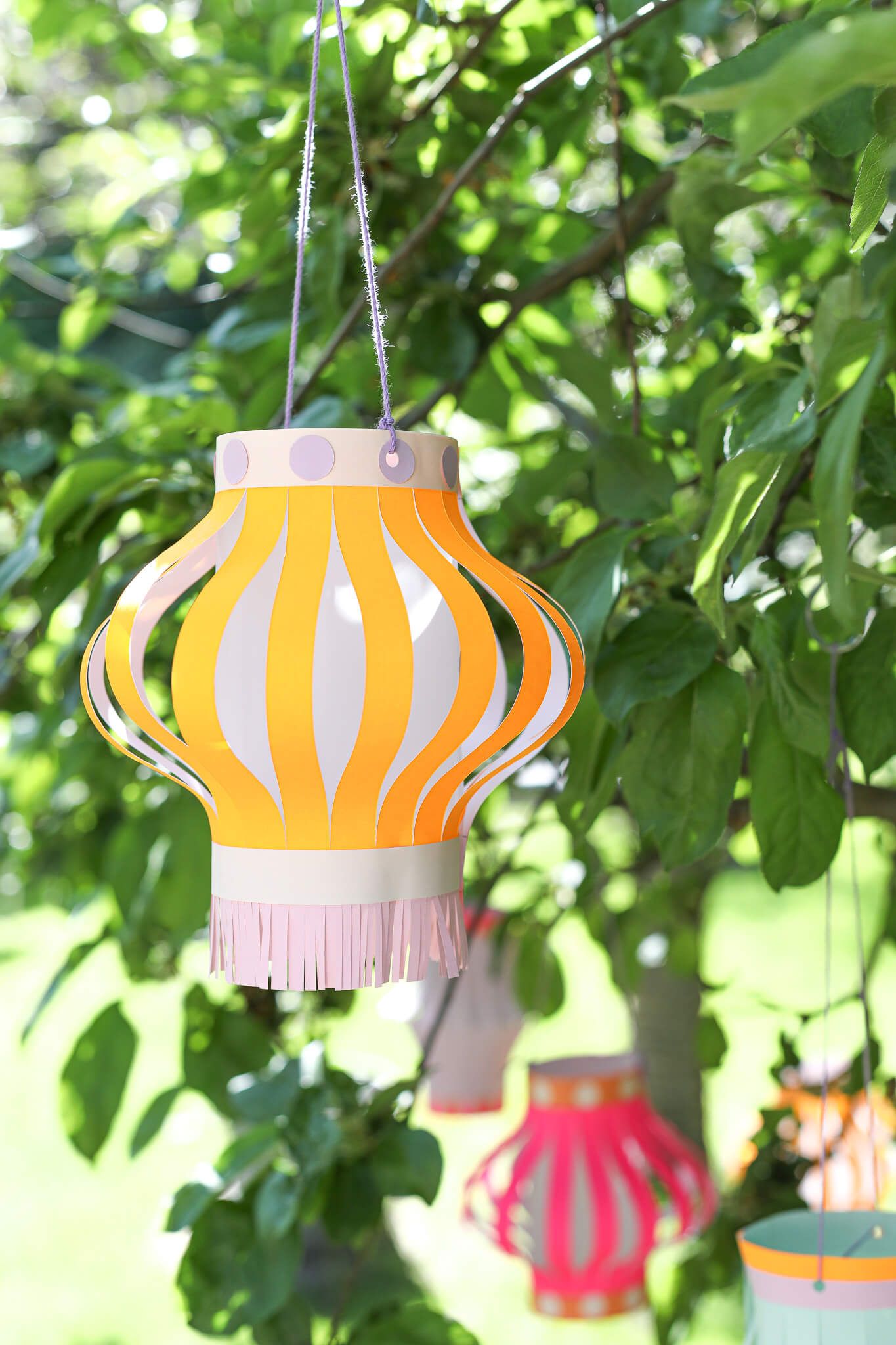 DIY Papier Lampions für eine coole Sommerdeko